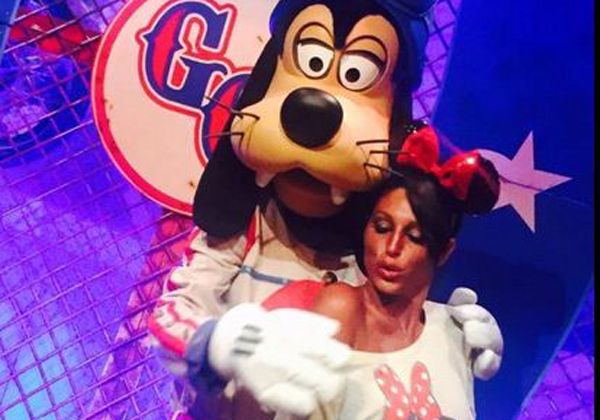 Vicky: fotos en Disney y encare en TV