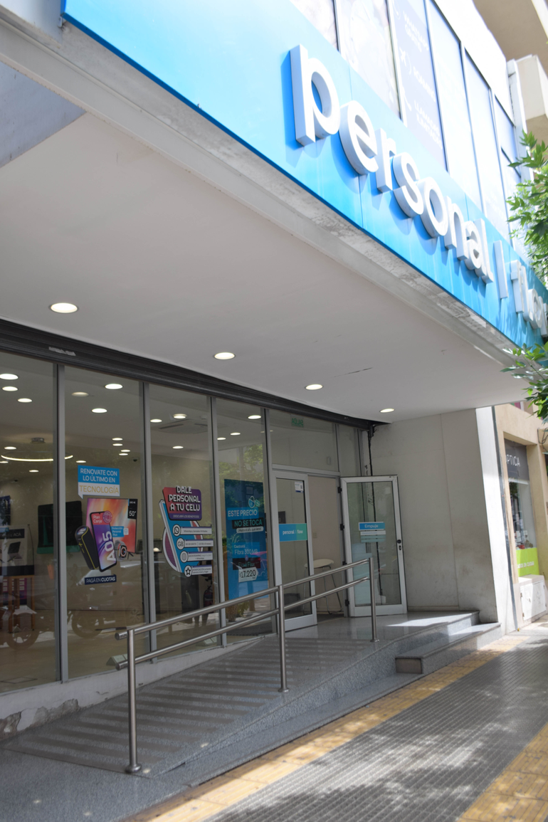 Cómo es la nueva tienda de Personal y Flow en Neuquén