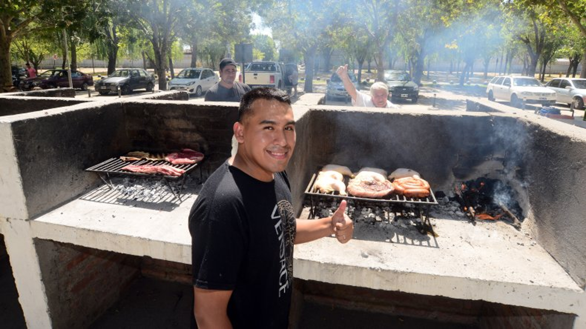 Asado en el río: un ritual infaltable más allá del precio de la carne