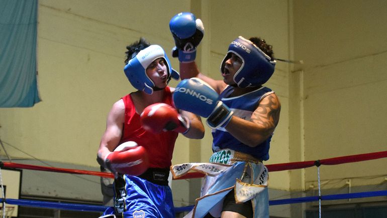El Chino Maidana le dio brillo a la velada de boxeo en Parque Central