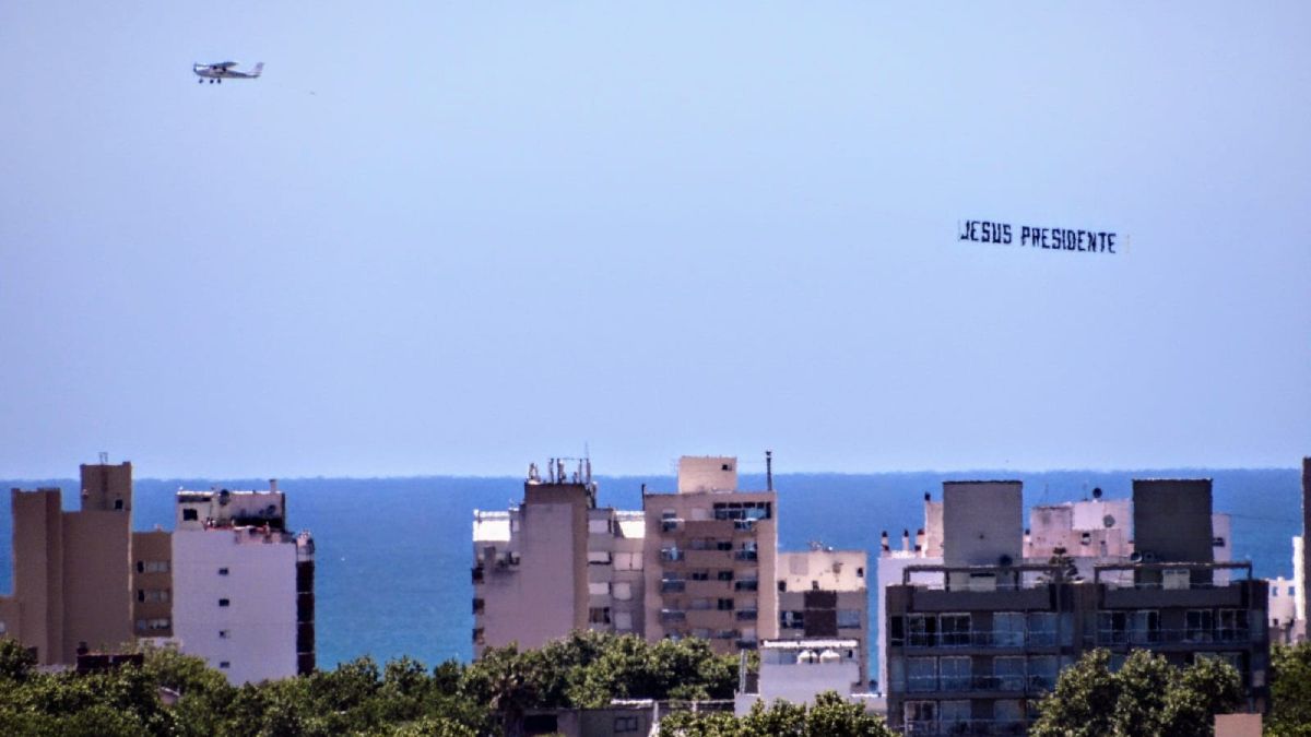 La llamativa campaña que hizo Jesús Escobar en la costa bonaerense