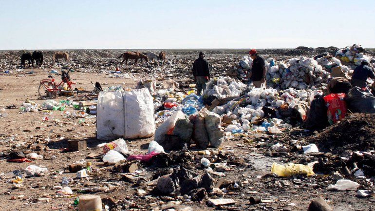 En 10 años no pudieron sacar los basureros