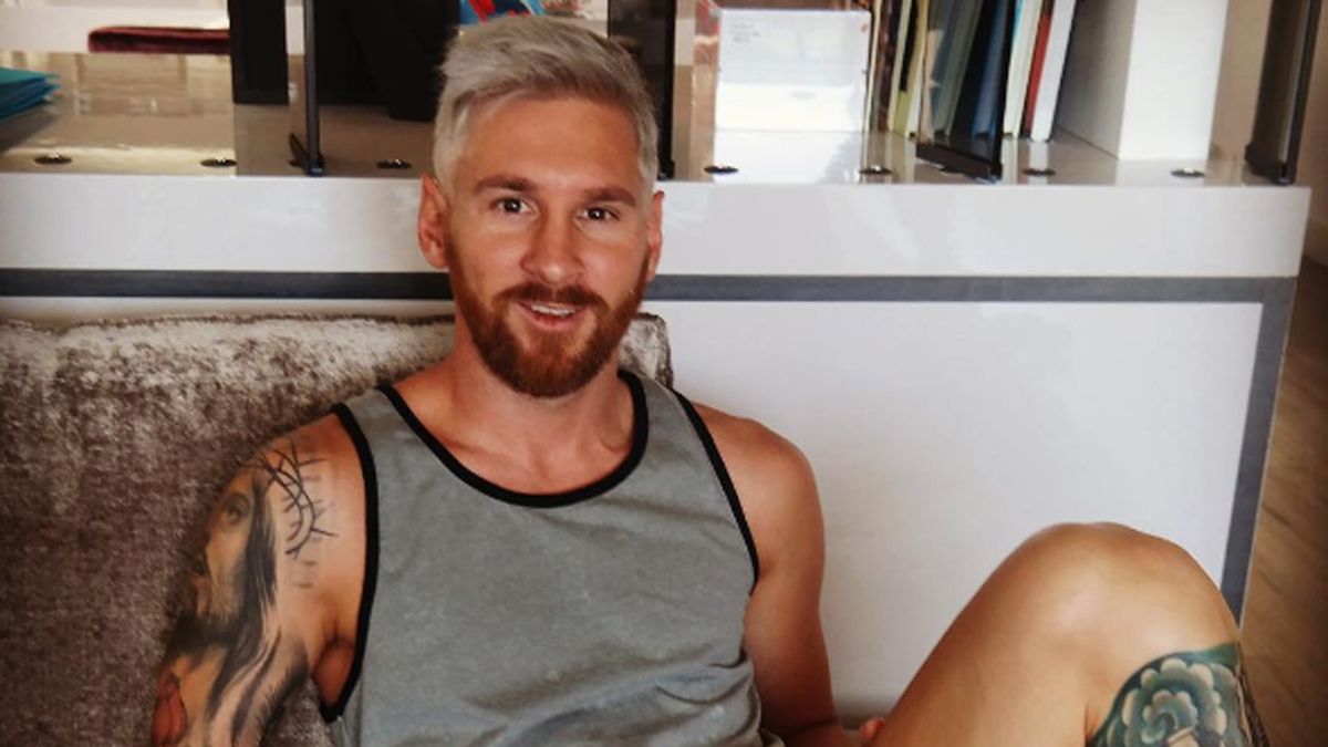 Messi se tiñó el pelo color plata y Antonella lo escrachó