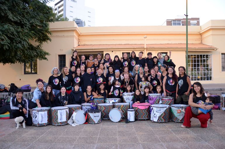 Rabia, tambores y alegría: ¿Por qué todas queremos ser parte de Río Jarana?