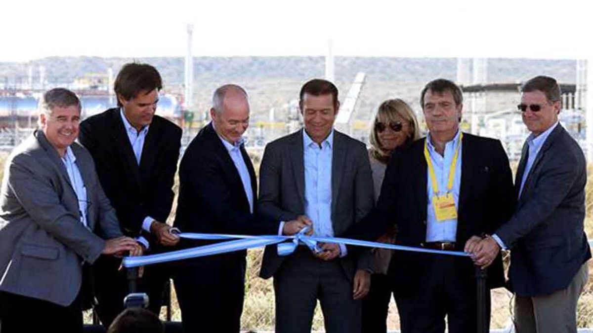 Shell inauguró una planta que procesa hasta 10 mil barriles de petróleo ...