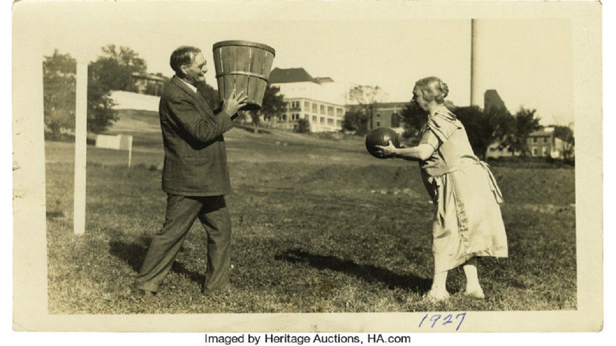James Naismith es homenajeado por Google con su Doodle