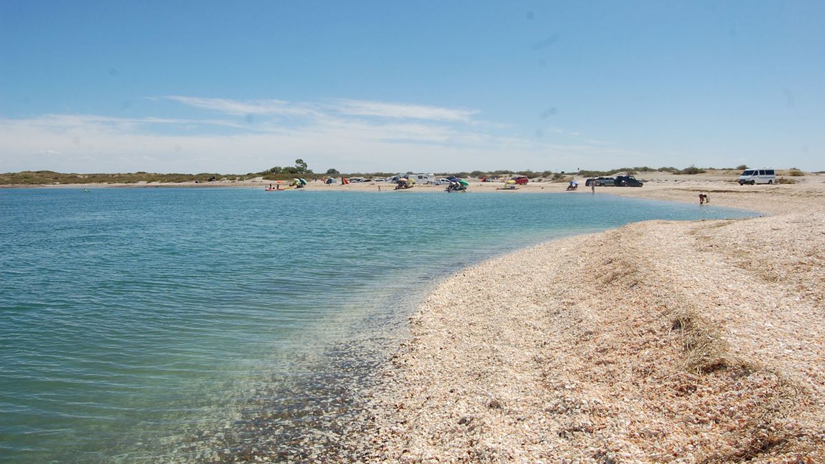 Caleta Falsa, un paraíso real en la bahía de San Antonio