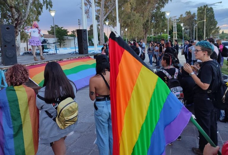 Colectivo LGBTIQ+ impulsa charla de ESI en colegios