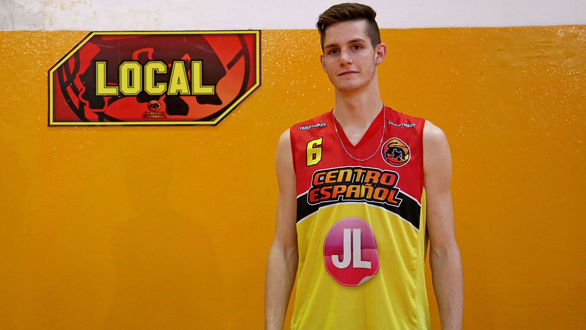 Español homenajea al Rusito ante el campeón chileno