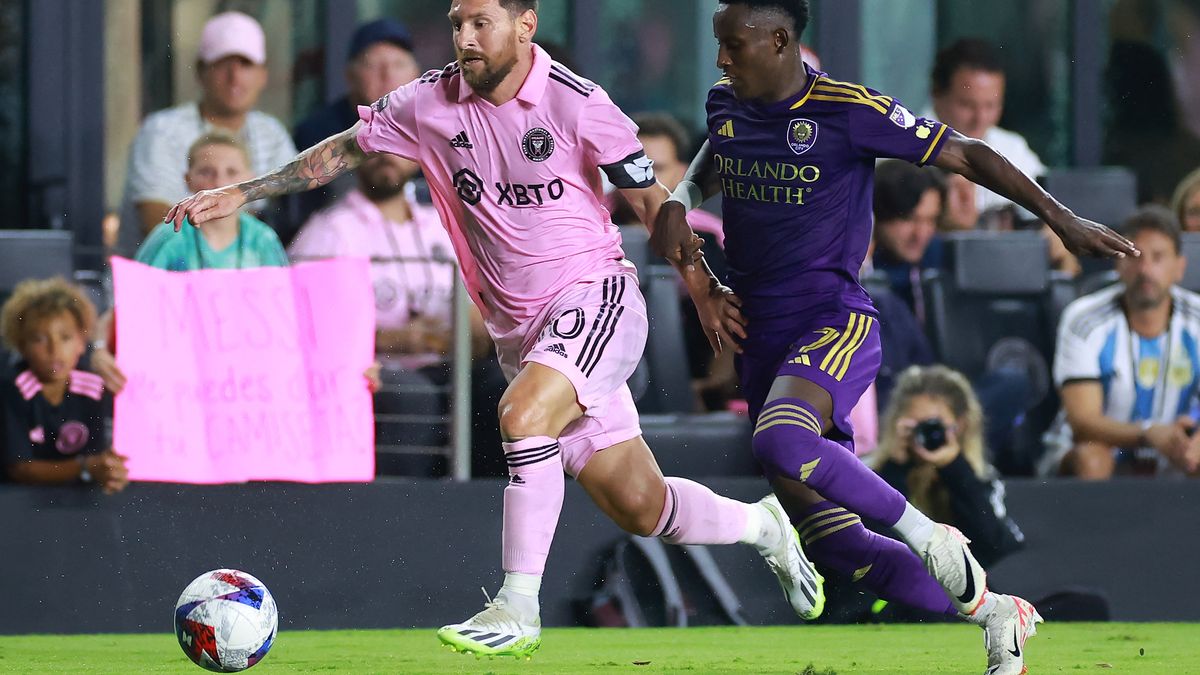 En el clásico del sol, Messi brilló con luz propia: doblete y triunfo