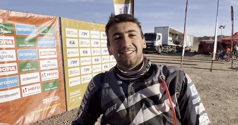 Santi Rostan sigue a paso firme en el Dakar y comparó Arabia con El Chocón