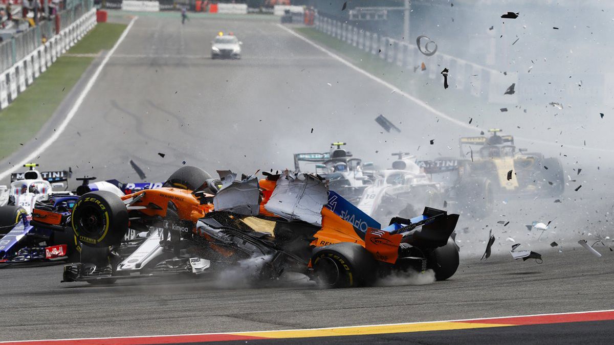 Mirá el espectacular choque en el arranque del GP de Belgica